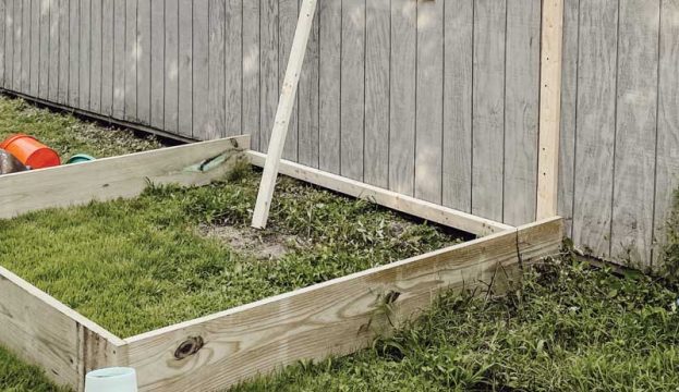 Build A Lean-To Greenhouse To Expand Existing Buildings - Hobby Farms