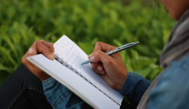 farmer_field_writing_notebook - Hobby Farms