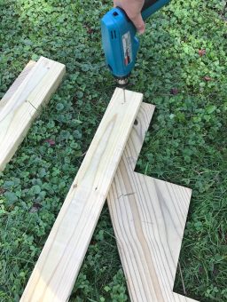 Build This DIY Planter Shelf To Grow Lots Of Plants In Little Space ...