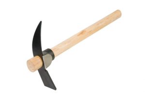 Axes, Mattocks & Mauls: Which Do You Need? - Hobby Farms